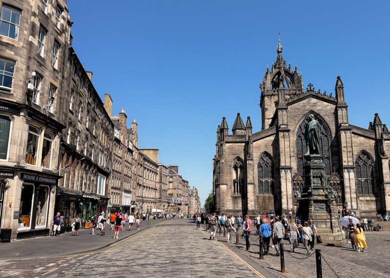 One Day in Edinburgh | Itinerary + MUST-Visit Sights • Abroad with Ash